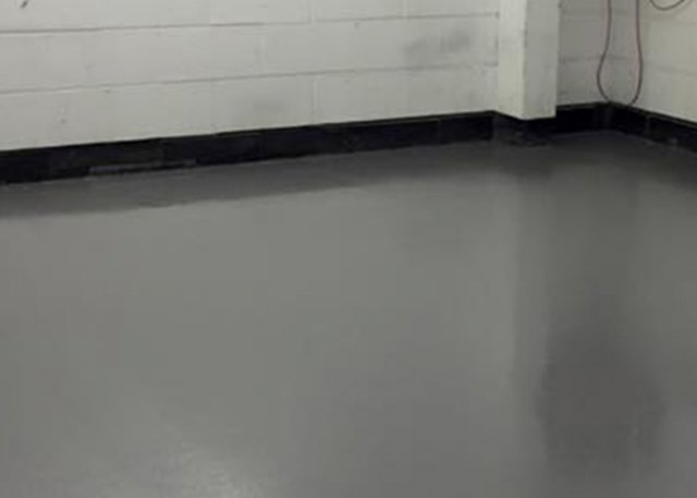 Guy Salmon Land Rover: Anti Slip Epoxy Resin Flooring | Floortrak